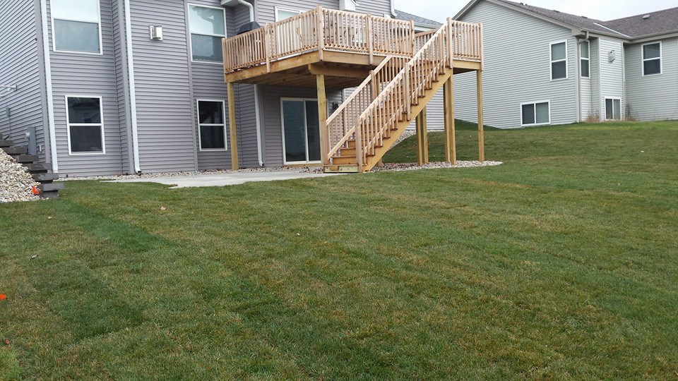 Retaining Wall Between Houses | Extreme Green Lawn & Landscape