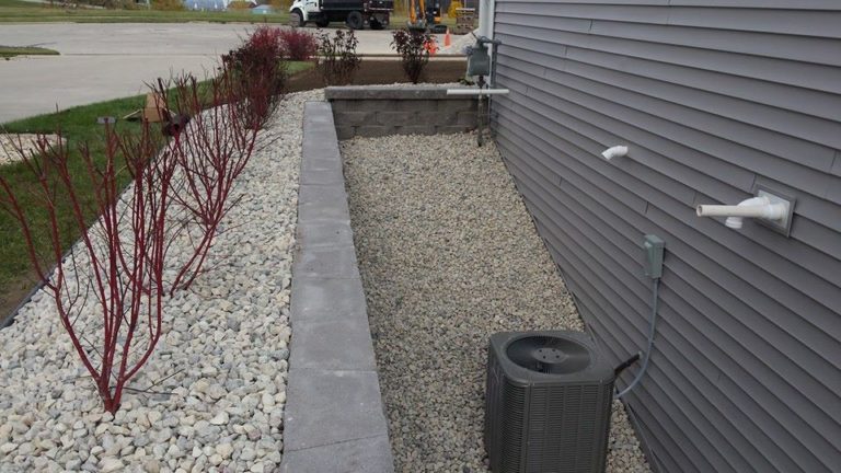 Retaining Wall Between Houses | Extreme Green Lawn & Landscape