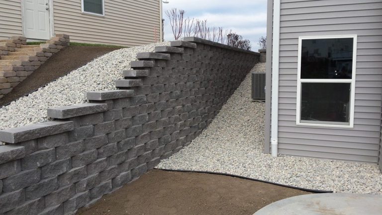 Retaining Wall Between Houses | Extreme Green Lawn & Landscape