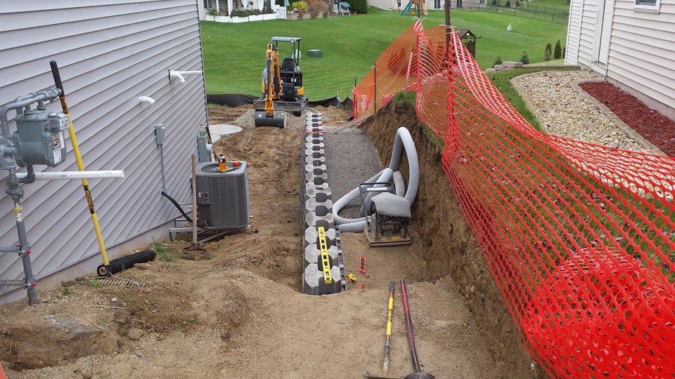 Retaining Wall Between Houses | Extreme Green Lawn & Landscape